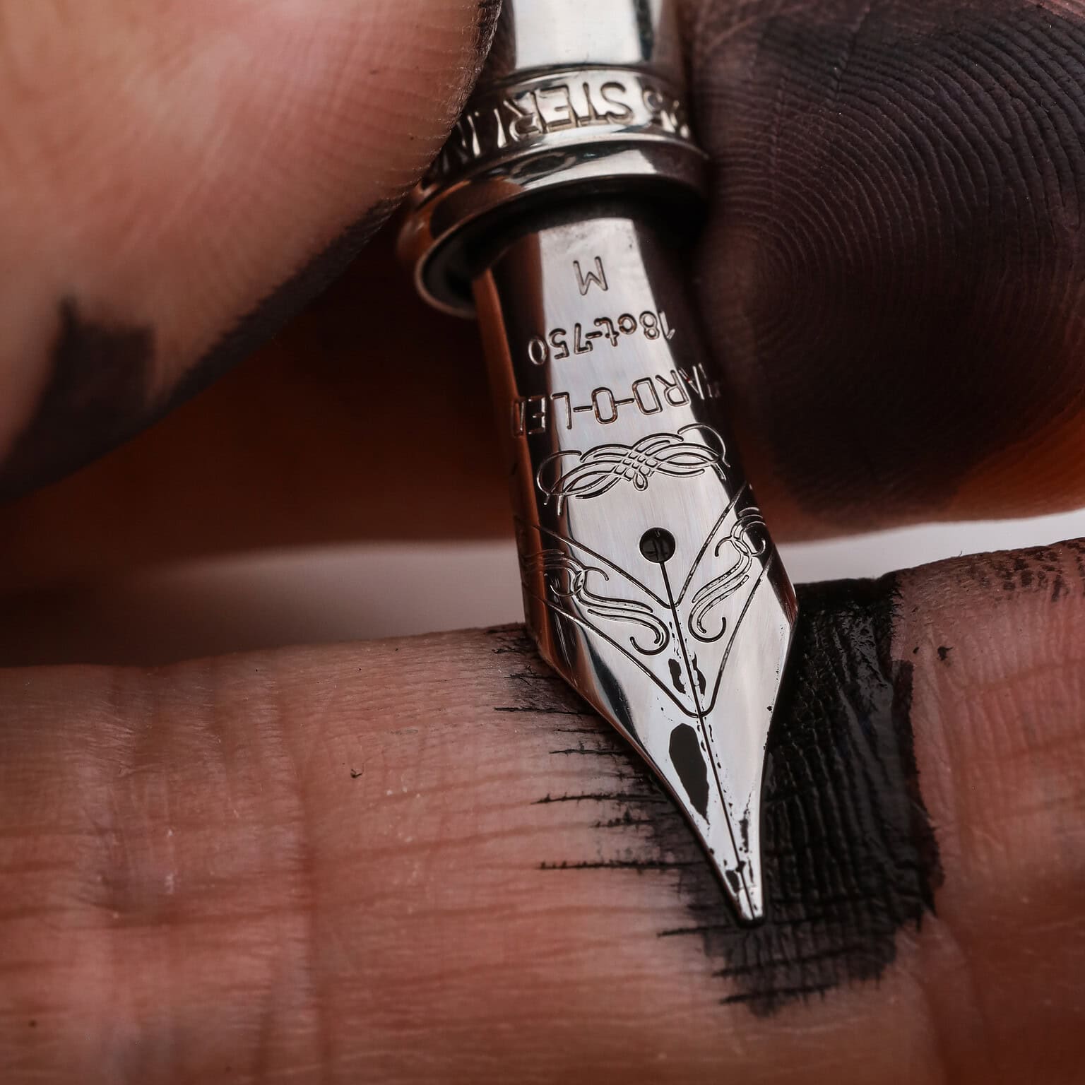 How to Clean a Fountain Pen Properly – Safe Step-by-Step Guide